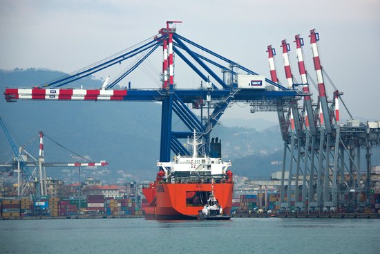 Nuove gru ship-to-shore sbarcate a La Spezia - TrasportoEuropa