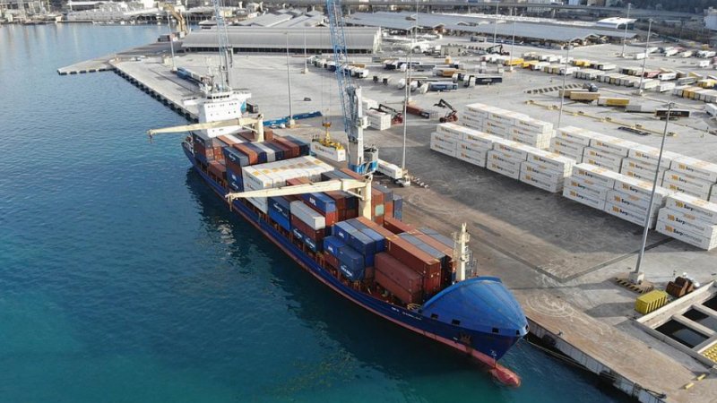 Prima portacontainer approda al terminal Hhla di Trieste - TrasportoEuropa