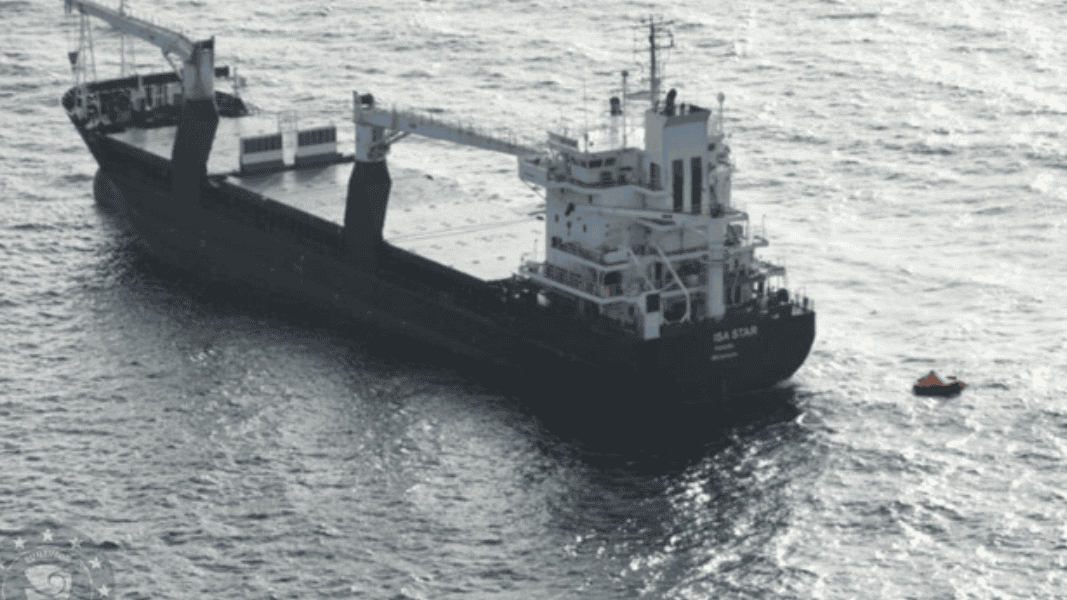 Explosion on cargo vessel Isa Star in the Red Sea - TrasportoEuropa